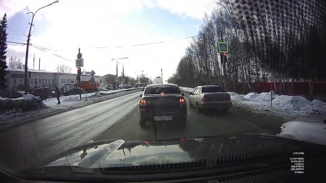 Из серии _желтый моргающий_ или Дебилы за рулем.