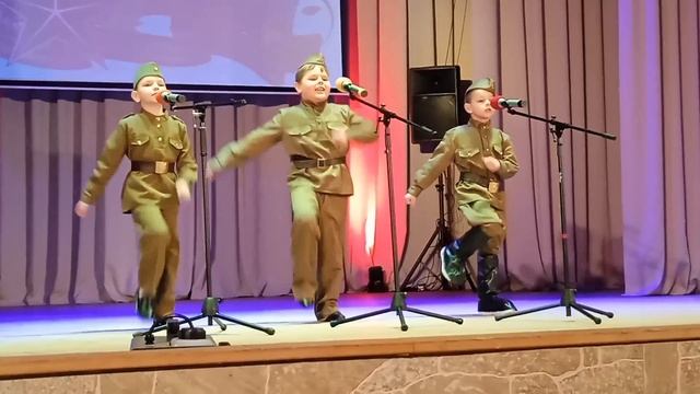 Детские песни к 23 февраля: Наши солдаты отважные. Мы в армию Российскую пойдём. Катюша