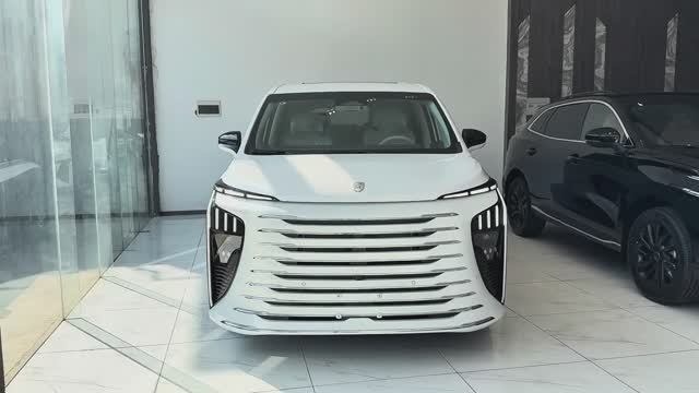 Forthing V8 PHEV 2025 обзор