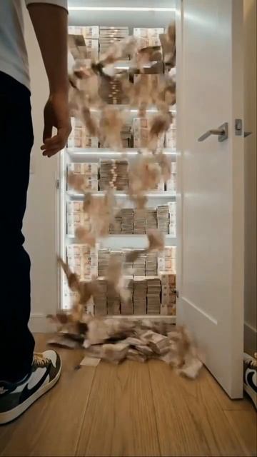 Много денег