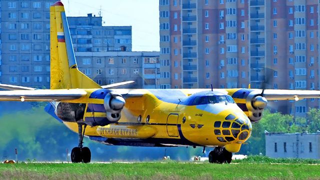 "Шум аэродрома" Авторская песня под гитару +электронка +история