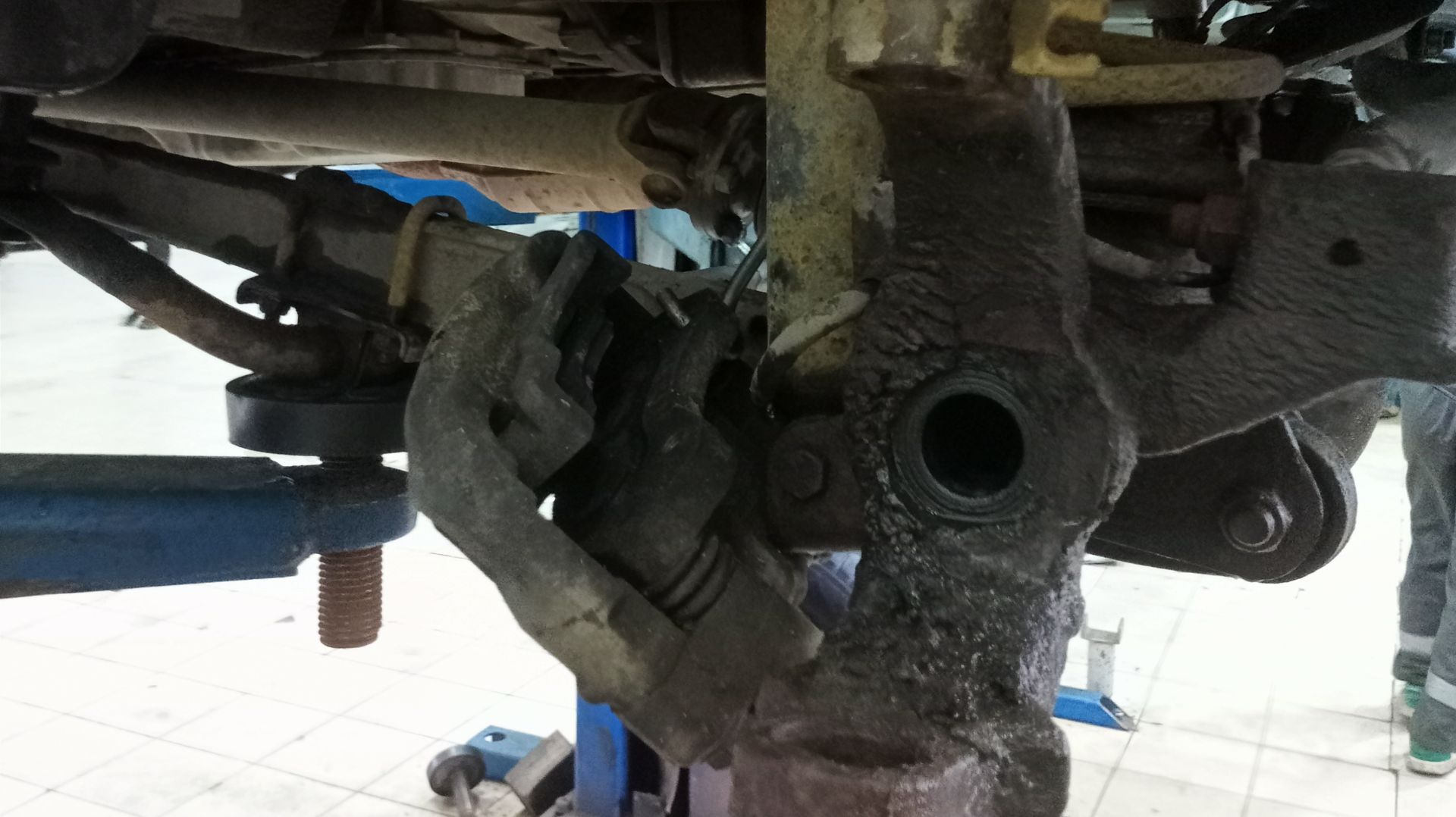 замена шкворней. уазик начал ржаветь