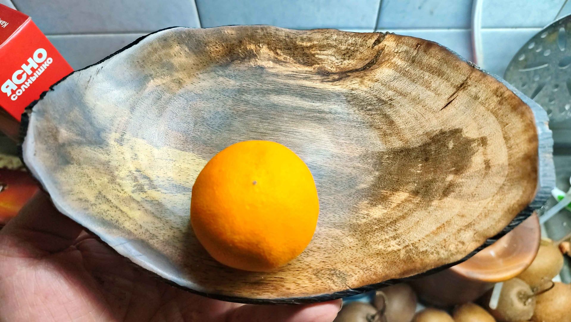 Фруктовая тарелка из хурмы.