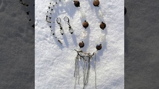 Украшение из Бронзита и Горного Хрусталя «ПОЧТИ ВЕСНА»