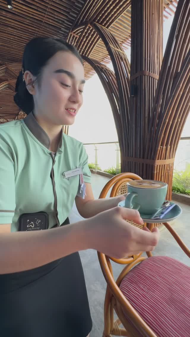 Вьетнамский завтрак туриста на крыше отеля Signature Нячанг 2026