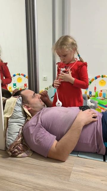 Нашла таки) #полинаищет #изучениепапы #естьмозг #папатрехпринцесс #юмор #прикол #шутка #смех #рек