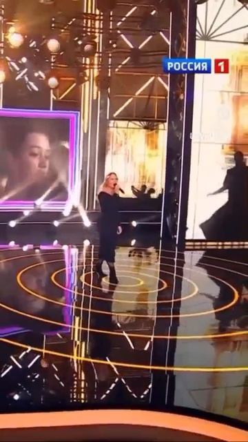 Стояла очередь за радостью