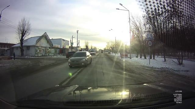 Дебил на дороге.