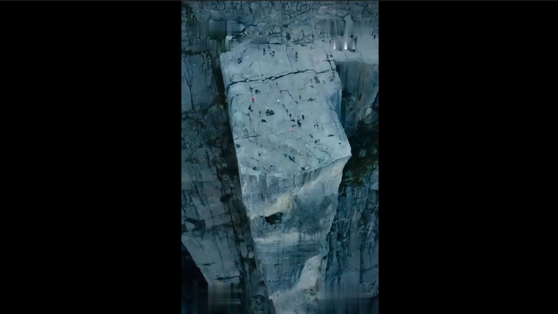 Скала Прекестулен