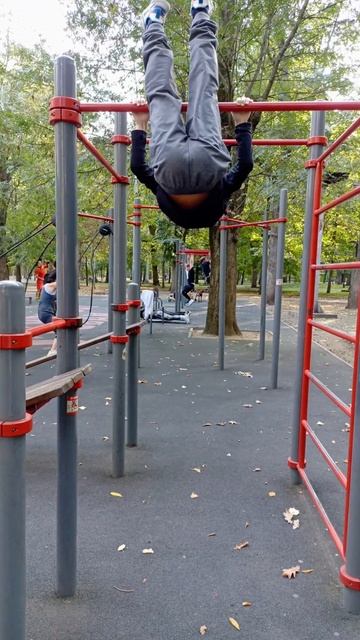 Тренироваться вместе Веселее! | Мускулы против железа | Серега скалолаз #боулдеринг #shorts #спорт