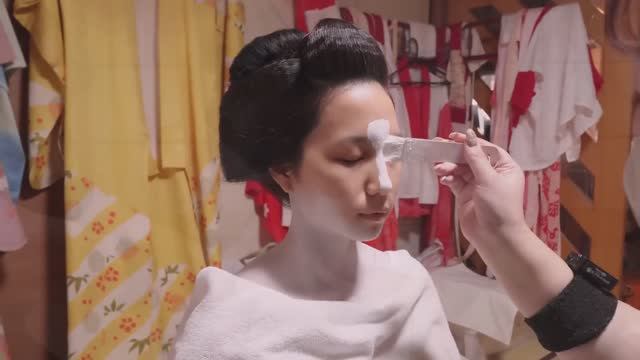 Макияж юной Мэйко(будущая гейша)