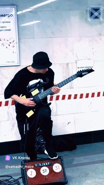 Круто играет на гитаре мелодия "Сияние"