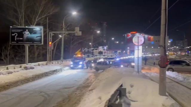 ⚡️Мост на Минаева полностью перекрыт тремя машинами при ДТП. Из-за этого пробка на Пушкаревском коль