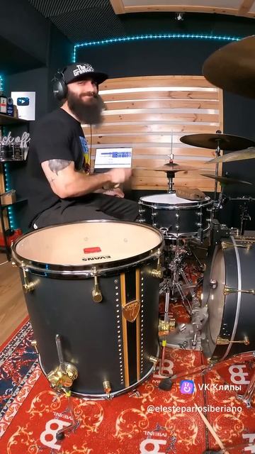 крутой барабанщик
