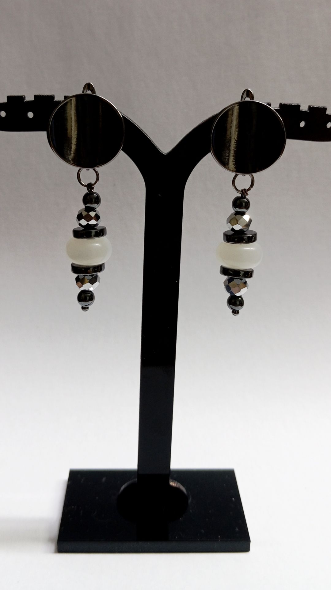 Комплект украшений ЗИМА – декабрь с ониксом и гематином.