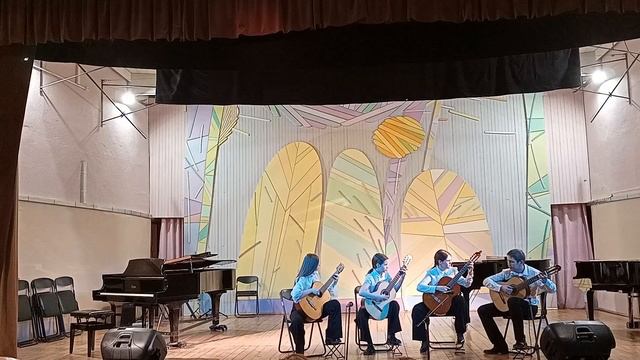 Квартет гитаристов. Карл Мария Вебер «Анданте и вальс» для гитары и фортепиано.