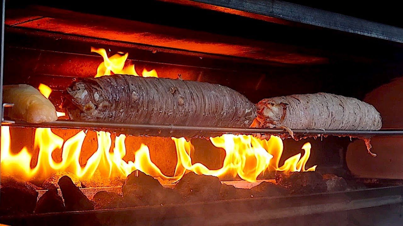 Жареные бараньи кишки (кокореч) - турецкая уличная еда