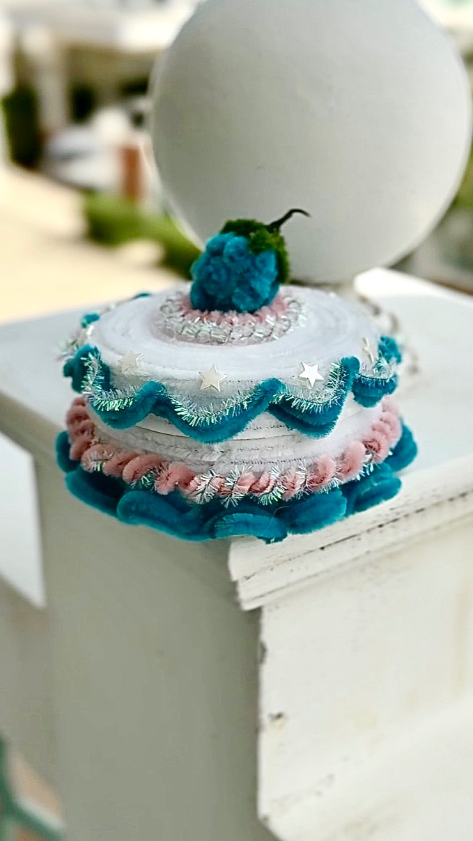 Милая шкатулка из пушистой проволоки 🩵🤍🩷