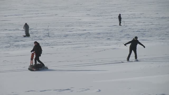 Мотосноуборд. Катание на сноуборде по льду Невы