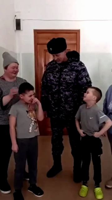 Сотрудник Росгвардии спас тонущих детей