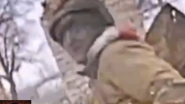 Чумазый ВСУшник решил отбиться от нашего дрона металлическим листом