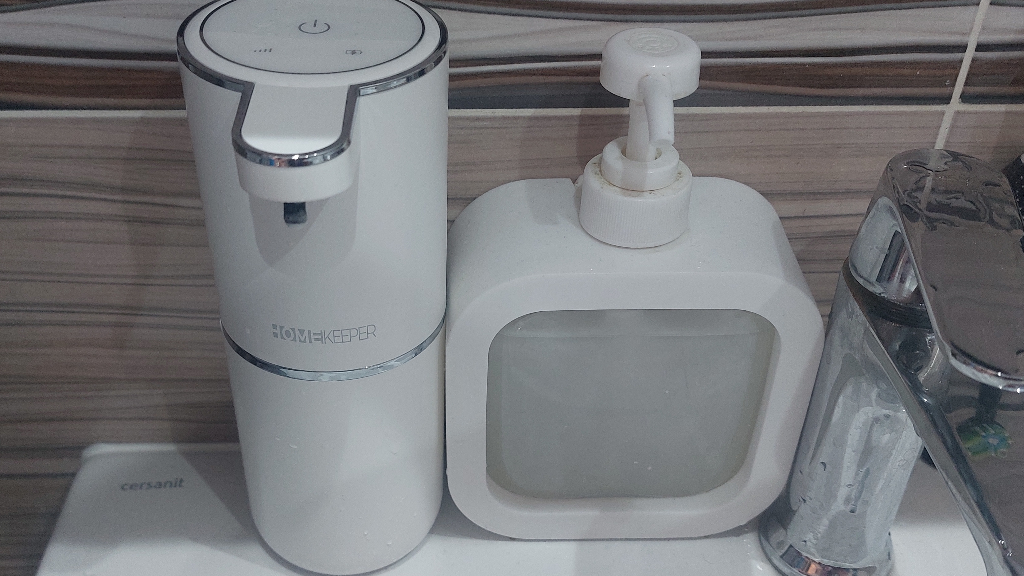 Автоматический сенсорный дозатор