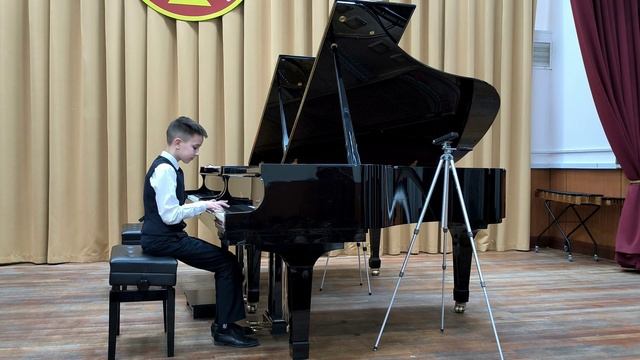 11. Р. Шуман - "Радостный крестьянин, возвращающийся с работы". Исполняет Соловьёв Григорий