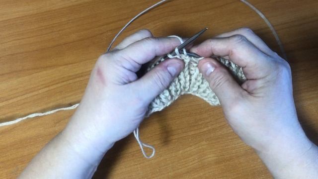 Очень пышная резиночка спицами для вас