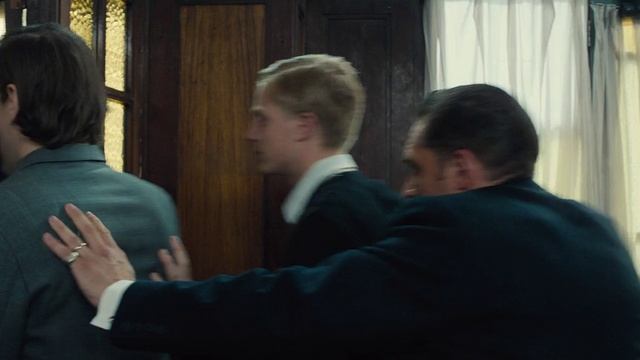 Угрожающая фамилия (кф. Легенда)