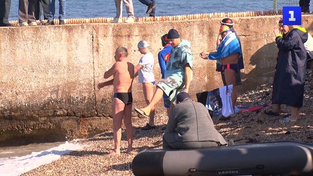 «Моржи» устроили в Севастополе соревнования в честь 23-го февраля