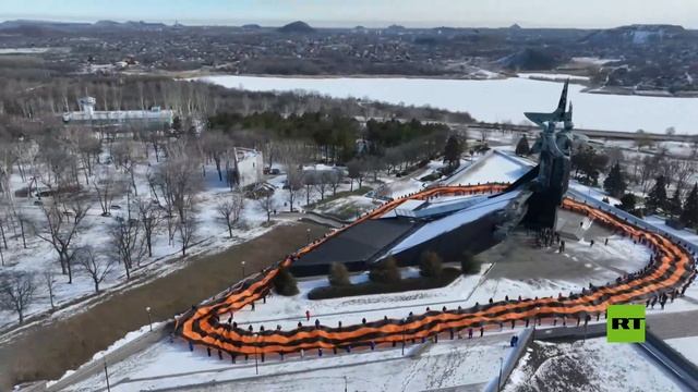 رفع شريط القديس جاورجيوس بطول 200 متر في دونيتسك تكريما ليوم حماة الوطن