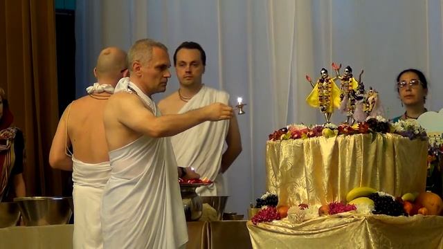 19 08 22  Джанмаштами в Конгресс холле 1