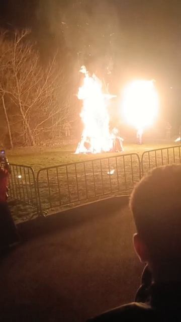 Вот так в Абрау-Дюрсо сожгли чучело масленицы