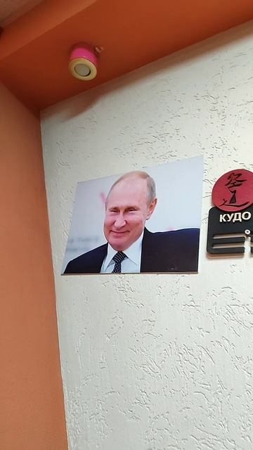 Картины, которые висят у нас в офисе