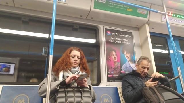 Рим? Гонконг? Мехико? Угадайте! Мгновения жизни в вагоне метро.