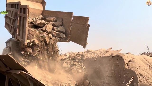 Строительство, дробление щебёнки