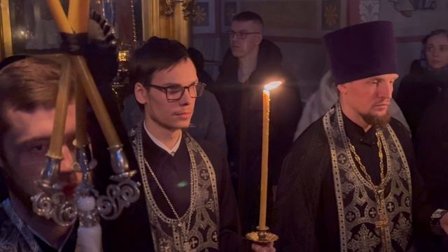 МИТРОПОЛИТ ИГНАТИЙ СОВЕРШИЛ ВЕЛИКОЕ ПОВЕЧЕРИЕ В СВЯТО-ТРОИЦКОМ КАФЕДРАЛЬНОМ СОБОРЕ Г. САРАТОВА