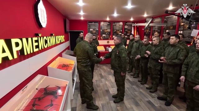 Бойцам 11-го армейского корпуса ГрВ «Север» вручили заслуженные награды