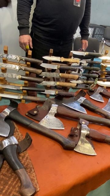 Клинок на Неве.Выбираю топор.Так и не купил..