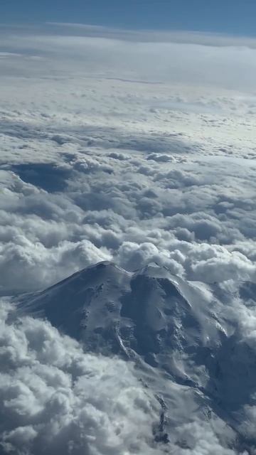 Эльбрус - высочайшая точка России и всей Европы, 5642 метра над уровнем моря