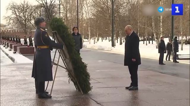 Владимир Путин возложил венок к Могиле Неизвестного Солдата