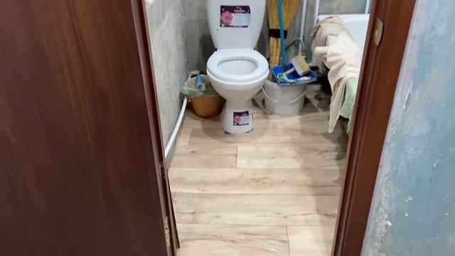 Katenka's life/Ремонт в убитой хрущевке. Положила линолеум. Ремонт в ванной своими руками.