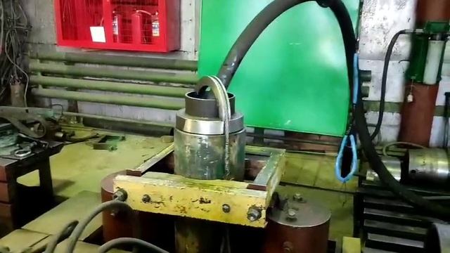 Видео Тайфун 500 (Пневмомолот, Пневмоударная машина) для забивки труб.  ТЕСТ