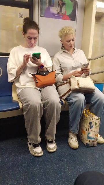 Парад блондинок... и не только, брюнетки тоже присутствуют