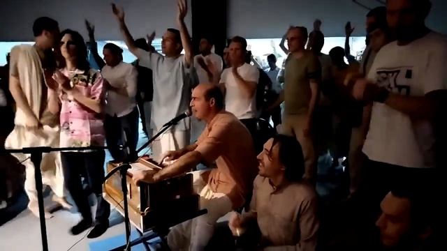 10 07  Арати Бхакти Бхагаватамрита Кешава Свами и Адирасы прабху