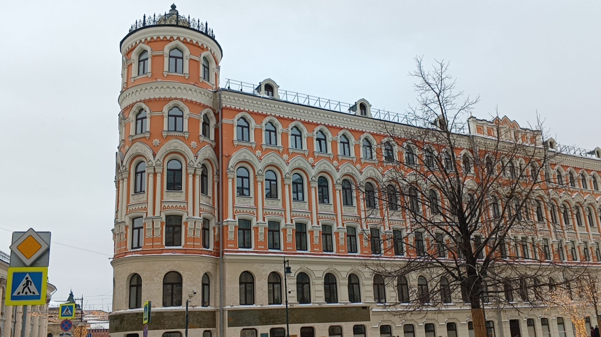 Прогулки по Москве. Подворье Троице Сергиевой Лавры на Ильинке