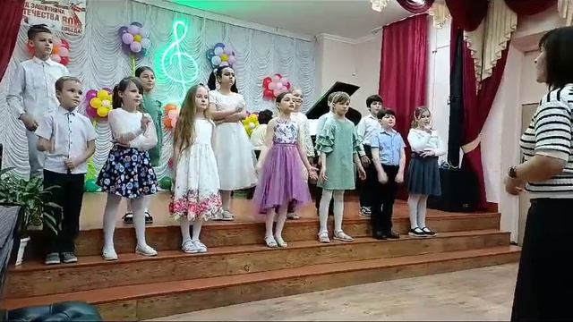 "Точка, точка, запятая..." Слова Ю. Кима. Музыка Г. Гладкова из одноименного кинофильма