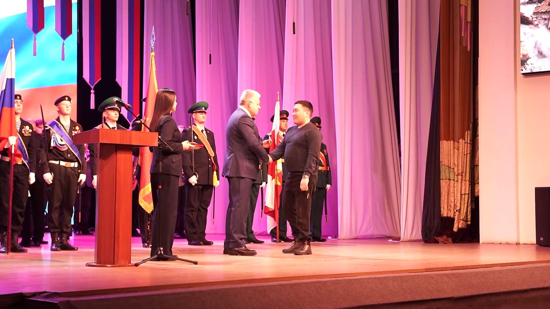 «Мужество. Доблесть. Честь»: в Магадане прошел концерт, посвященный Дню защитника Отечества