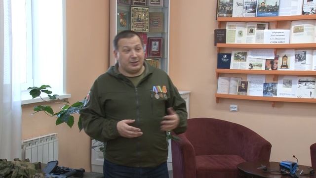 Каменские школьники встретились с участником специальной военной операции Алексеем Кузнецовым.