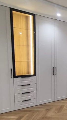 Мебель в гостиную Георгина - шкаф, фасады с фрезеровкой в эмали с подцветкой и подвесная стенка